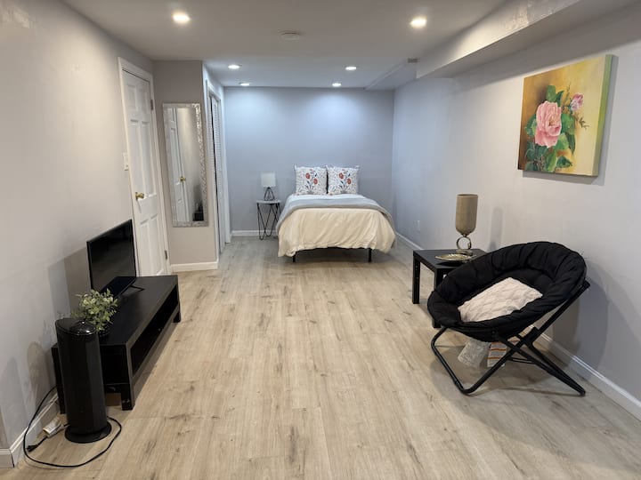 Cozy Room With Private Entrance/bathroom - New Canaan, CT