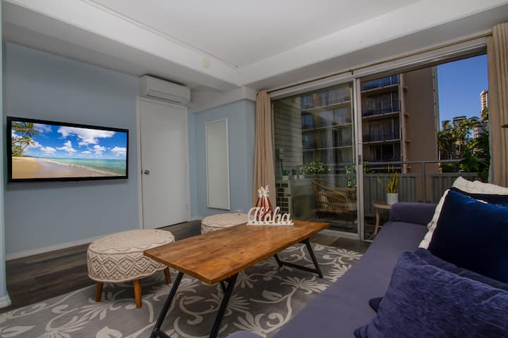 Waikiki 2br Condo With Pool - O‘ahu, HI
