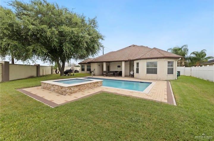 Poolside Retreat Near Spi - Harlingen, TX