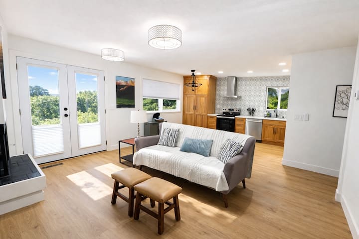 Cozy Tahoe Retreat | Minutes To Lake, Beach &Trail - North Lake Tahoe, CA