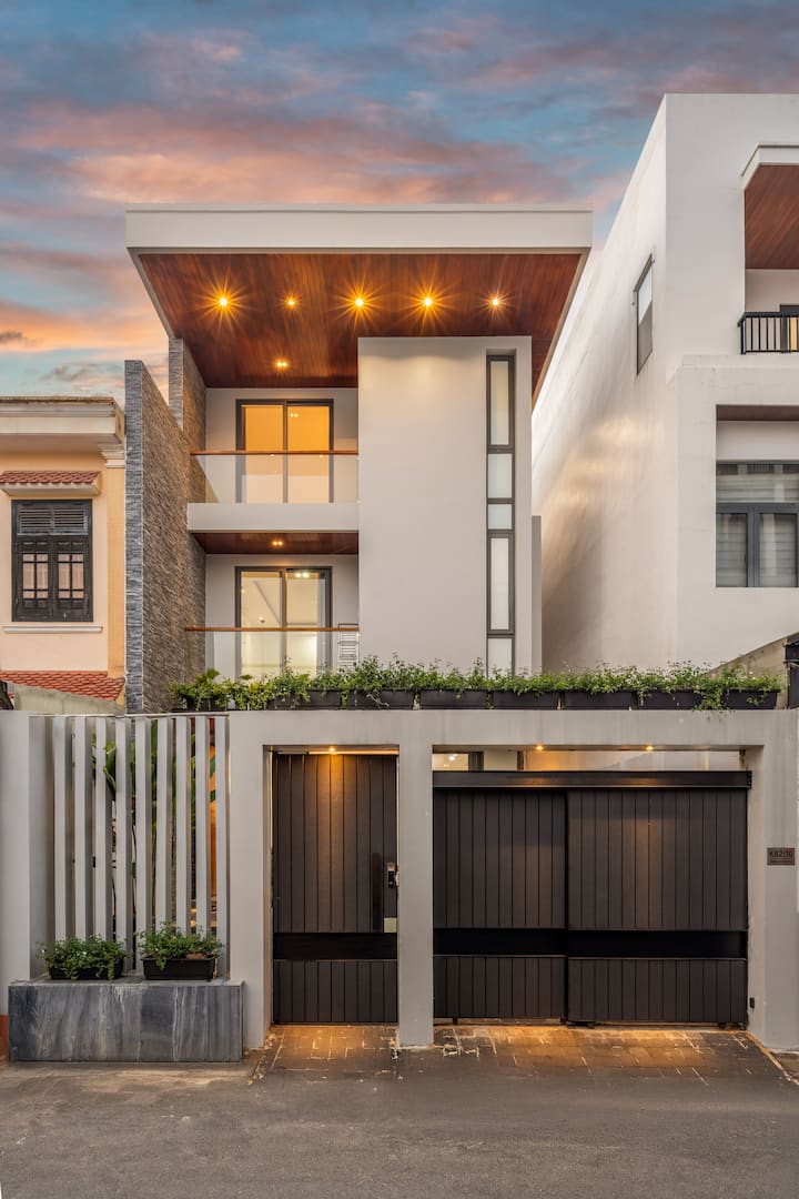 Villa 6 Phòng Ngủ Biển Mỹ Khê Cách Biển 300m - 峴港