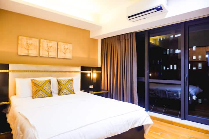 Luxury 1br Suite In Poblacion Makati W/ Parking - Makati