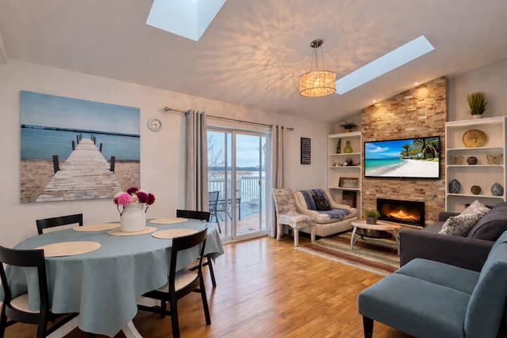 Lake Scugog Waterfront Escape | Canoes & Kayaks - Lindsay