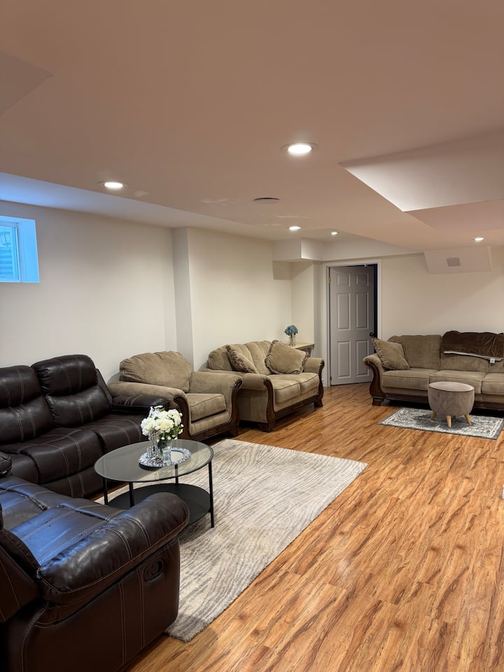 Modern Private Suite | Caledon Retreat - Caledon, ON, Canada