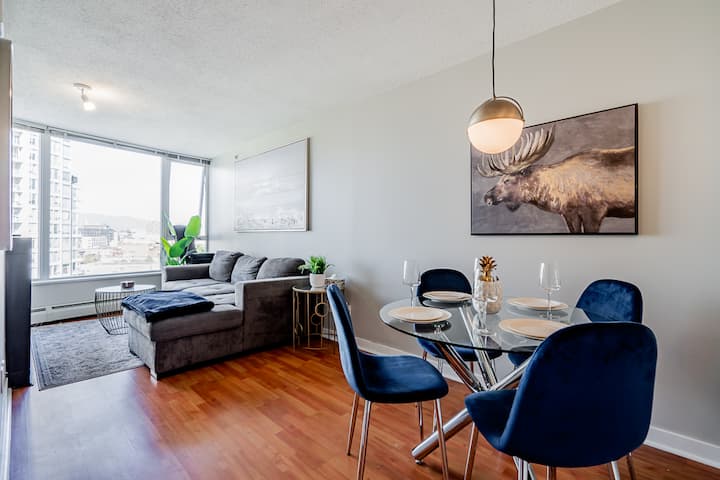 1br Condo Near Rogers Arena | Heart Of Vancouver - Canada