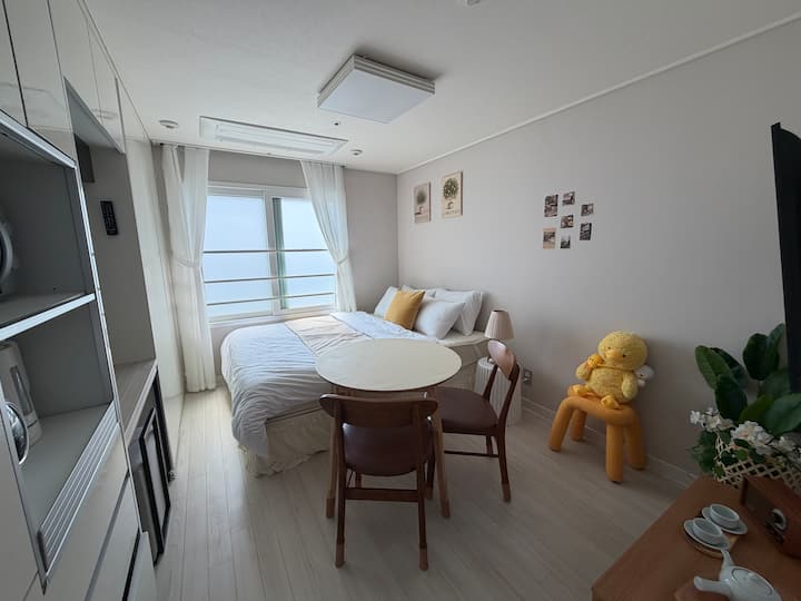 [여유스테이]수원역 도보1분/아늑한 2-3인 감성숙소#행궁동#수원화성#스타필드수원#암막커튼 - Suwon-si