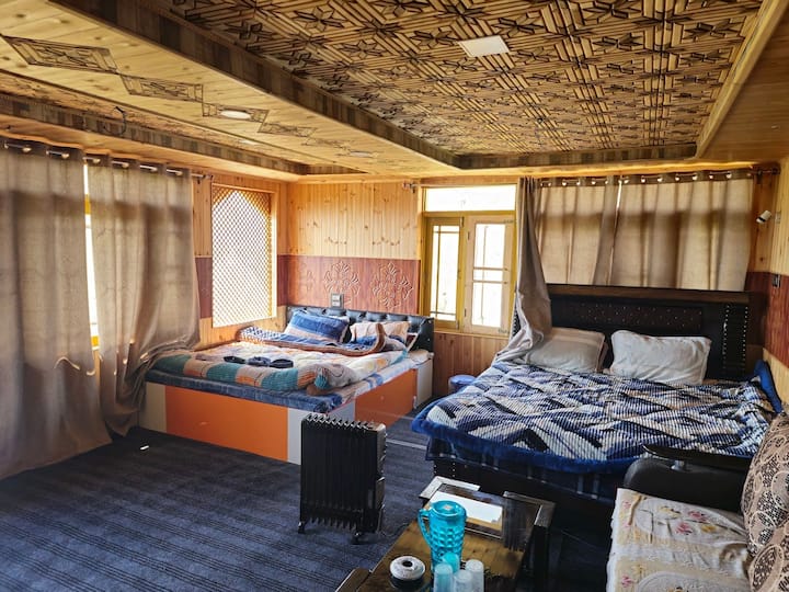 Snow-view Guest Rooms W/ Wifi & Warm Water - Gulmarg