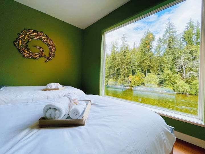 Serene Riverfront Escape – Private 3br Suite - Campbell River