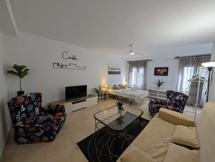 Like At Home: 120sqm & 4 Bedrooms In City Center - Cordova