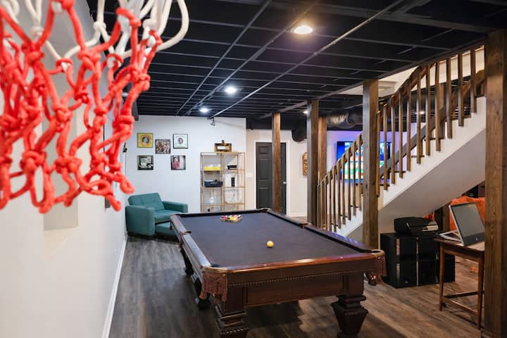 Fireescape 15m Dwntwn. Pooltable Bar & Trampoline - Atlanta, GA