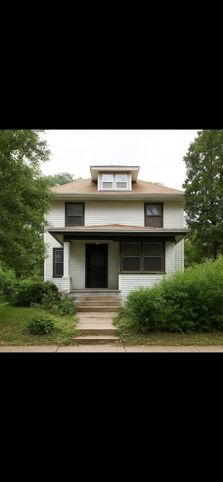 The Gold Haven Suite - Cedar Rapids, IA