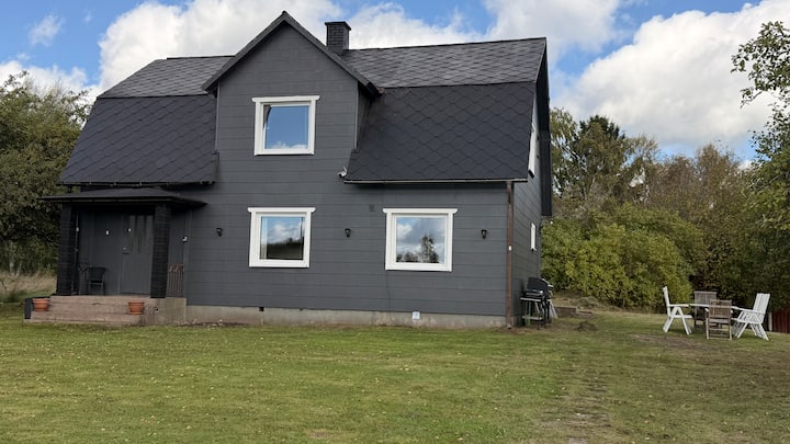 Gård: 2 Hus, 300kvm, Jacuzzi, Bastu, Disco, 75" Tv - Värnamo