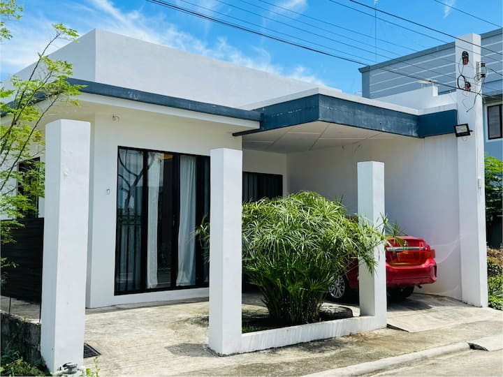 Roxas Stays-relax In Comfort, And Enjoy A Vacation - Roxas City