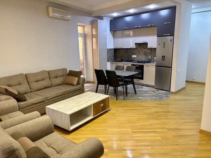 В центре Еревана светлая трехкомнатная квартира72м - 耶烈萬