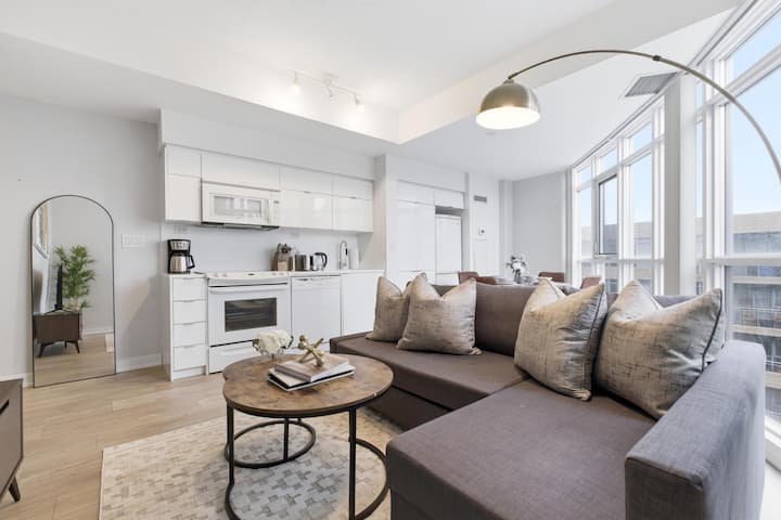 Trendy Urban Retreat Near The Action - Lakeshore