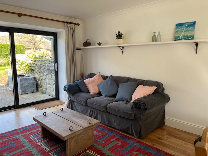 Barn By The Bay - Freshwater Bay - Patio - Garden - Lymington