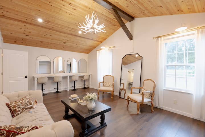Getting Ready Space For Your Big Day! - Plant City, FL