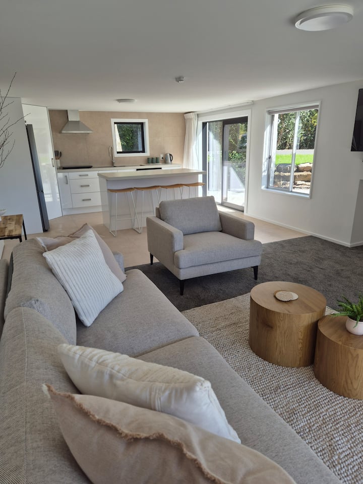 Peaceful Wanaka Escape - Walk To Town, Lake & Golf - Wanaka