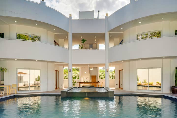 6 Br Villa W/ Beach Access In Calatagan| Up To 40 - Calatagan