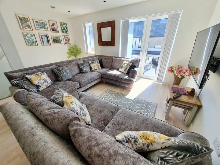 Modern Spacious 4 Bed Coastal Home By 10 Beaches - Newquay