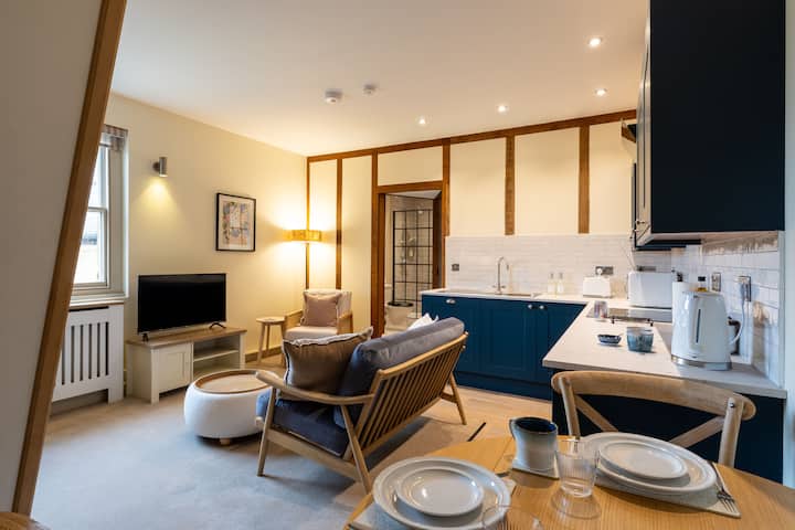 The Gallery, 5 Delabere House - Luxury Apartment - Chipping Campden