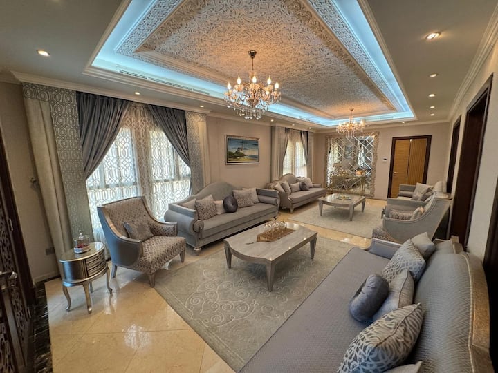 Ajman Royal Luxury 7 Bedrooms Villa - Sharjah