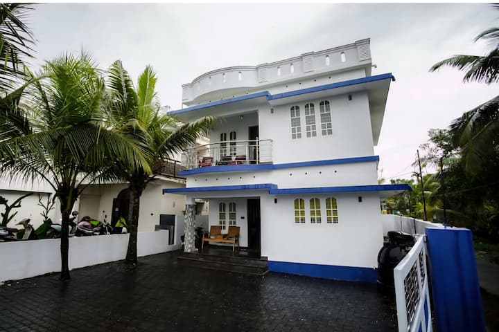 Sr Lakefront Villa - Alappuzha