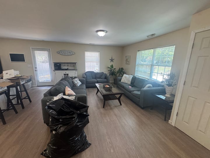 Centrally Located Pet Friendly Large Group Retreat - Wilmington, NC