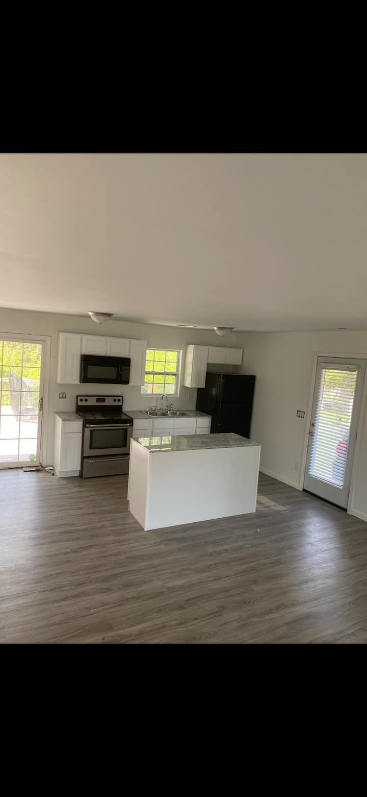 Centrally Located Pet Friendly Large Group Retreat - Wilmington, NC