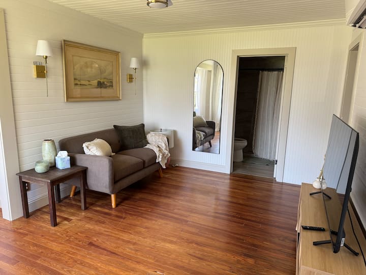 Cozy Cottage - Tallahassee, FL