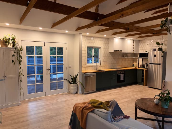 Edens Cove: Garden Oasis, Near Beach & Main Street - Mornington