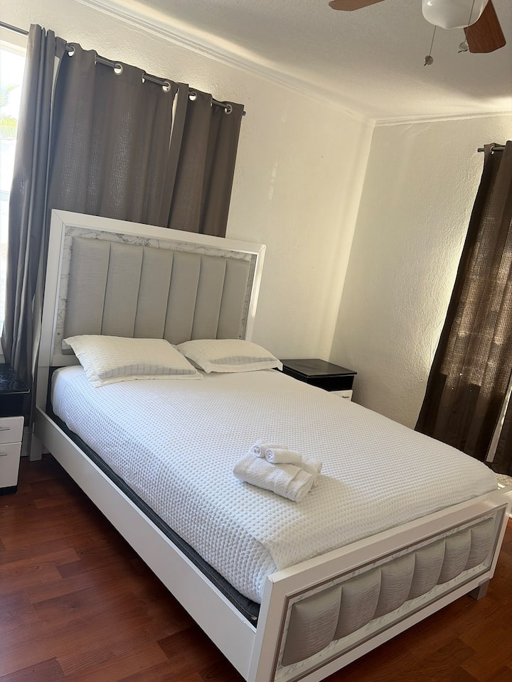 Havana Tropical 8 

:Tiene Servicio De Transporte - Coral Gables, FL