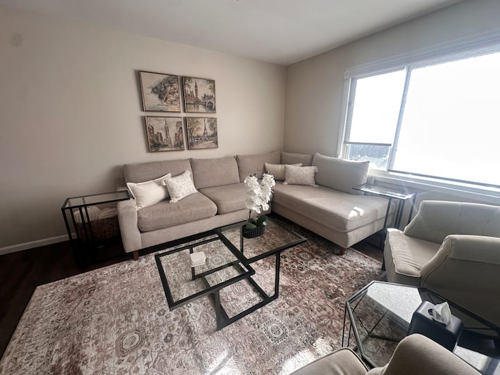 Great America Getaway | Sleeps 12 | Near Navy Base - Waukegan, IL