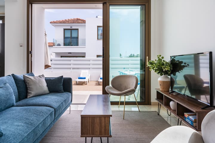 Sea La Vie 3-br Villa W Balcony & Pool In Protaras - Паралимни