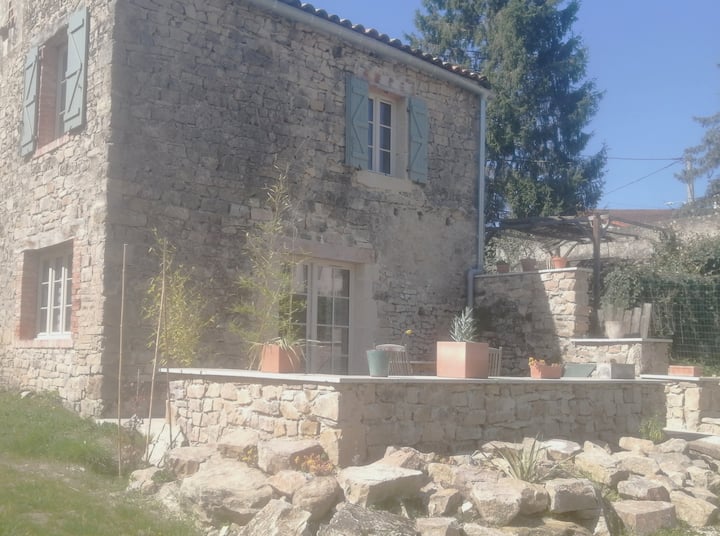 Gîte En Pierres Au Pied De Cordes Sur Ciel - Jardin des Paradis de Cordes-sur-Ciel