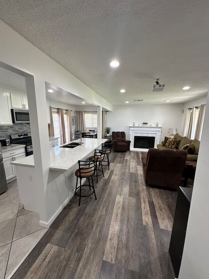 Spacious House With Mountain View - San Bernardino, CA