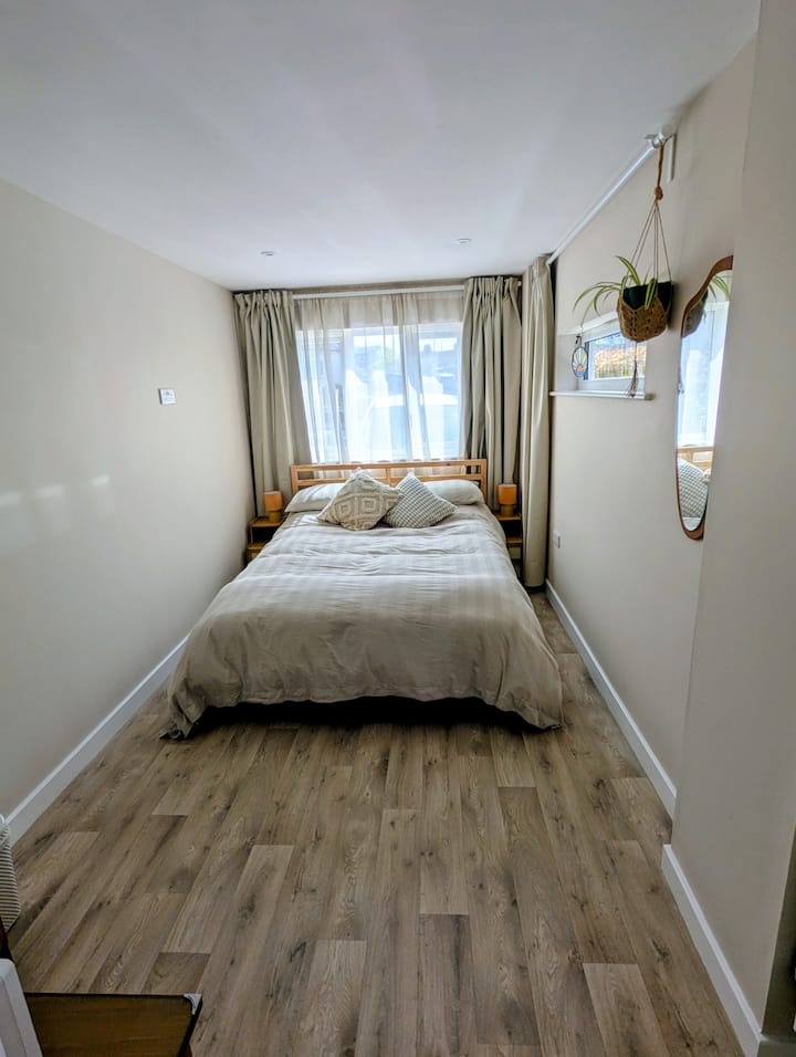 Cosy Self-contained Studio, King-size Bed& Ensuite - Rudyard Lake