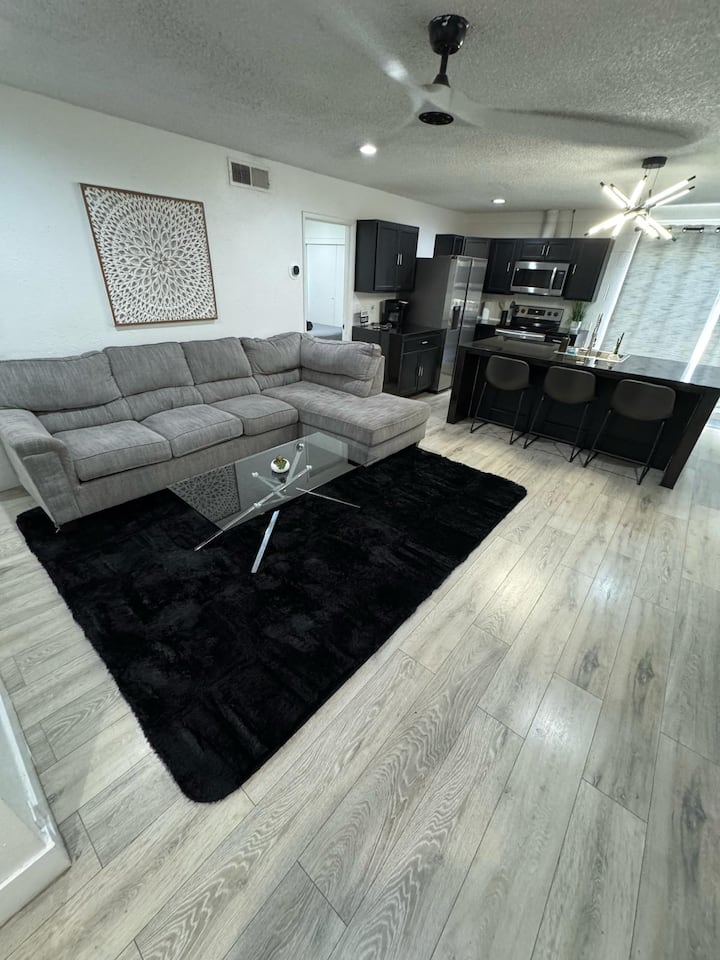 Budget Friendly/ Close To Fremont/ 3 Beds - Las Vegas