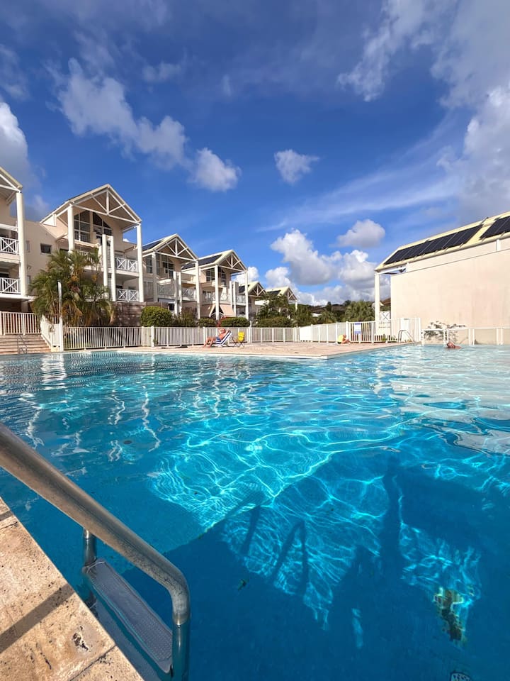 L'abeille Bleue - Piscine, Plages à 2 Min, Netflix - Martinique