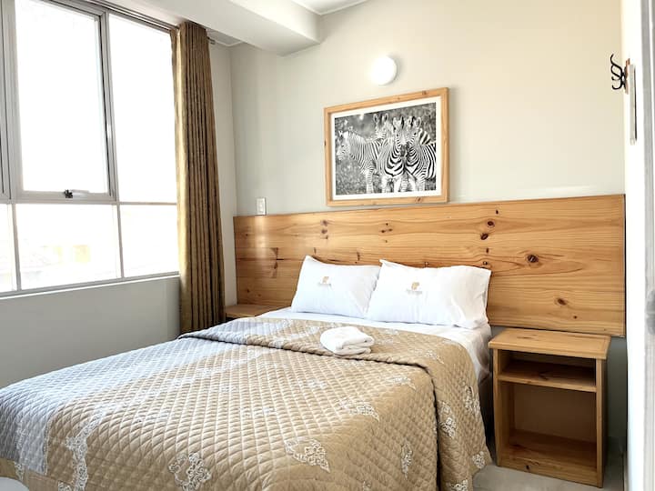 Hotel Partenon / Cochera / 6 Min. Av. Bolognesi - Tacna