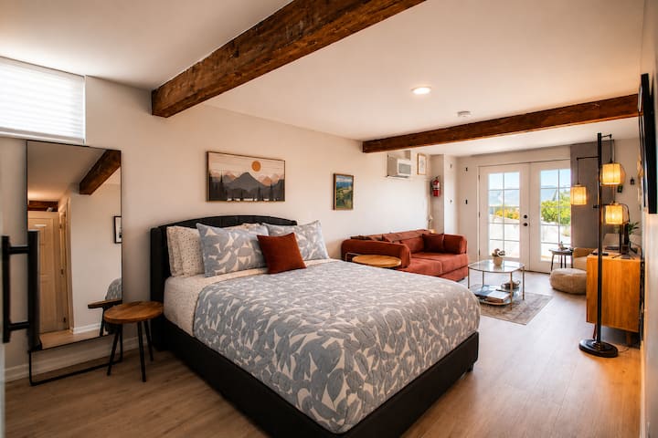 Pnwonderland
•Modern Studio
•Olympic National Park - Port Angeles, WA