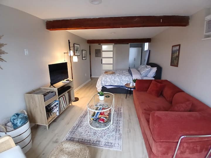 Pnwonderland | Modern Studio • Pet Friendly - Port Angeles, WA