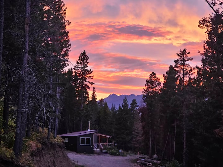 White Raven Cabin For Two. - East Glacier Park, MT
