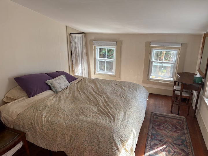 Quiet Apartment With A Sunroom Porch - Montpelier