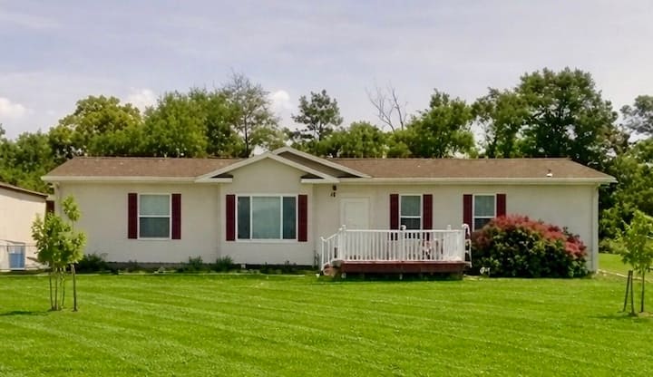 Gallatin Family Getaway - Lake Viking, MO