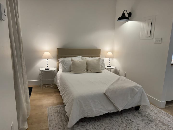 Downtown Halifax Bachelor Suite - Halifax