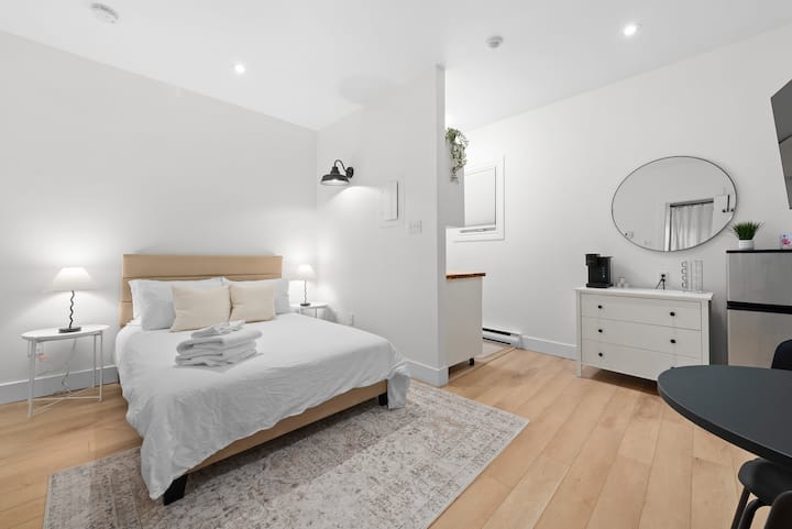 Downtown Halifax Bachelor Suite - Nova Scotia
