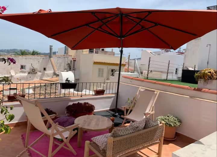 Cozy Apartment In Dalt Villa - Islas de Ibiza