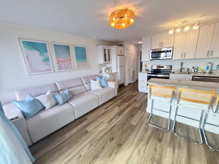 • Oceanfront Luxury 
• Beach Access + Pier - Mount Pleasant, SC