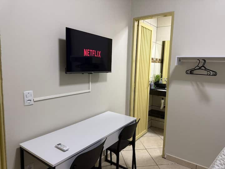 Flat Com Ar E Wi-fi Rápido 8min Do Aeroporto - Cuiabá